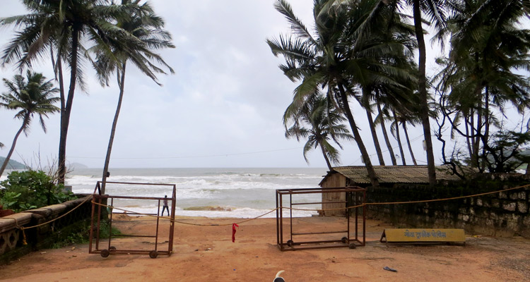 Baina Beach Goa, India (Location, Activities, Night Life, Images, Facts ...