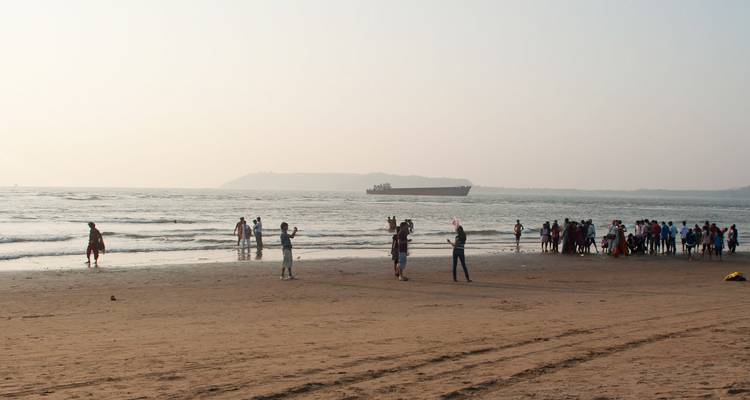 Miramar Beach Goa, India (Location, Activities, Night Life, Images ...
