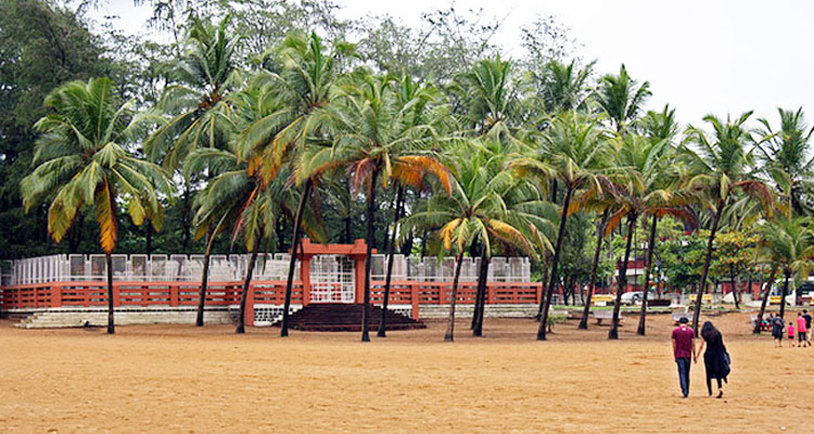 Miramar Beach Goa, India (Location, Activities, Night Life, Images ...