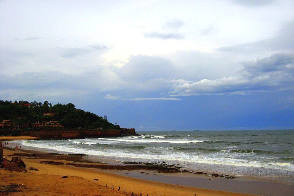 Sinquerim Beach Goa, India (Location, Activities, Night Life, Images ... Sinquerim Beach Goa, India (Location, Activities, Night Life, Images ...